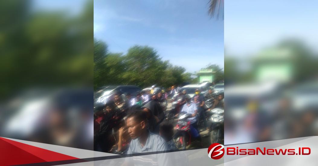 Pengunjung Dan Pengelola Pantai Bunga Keluhkan Kondisi Jalan Bandeng