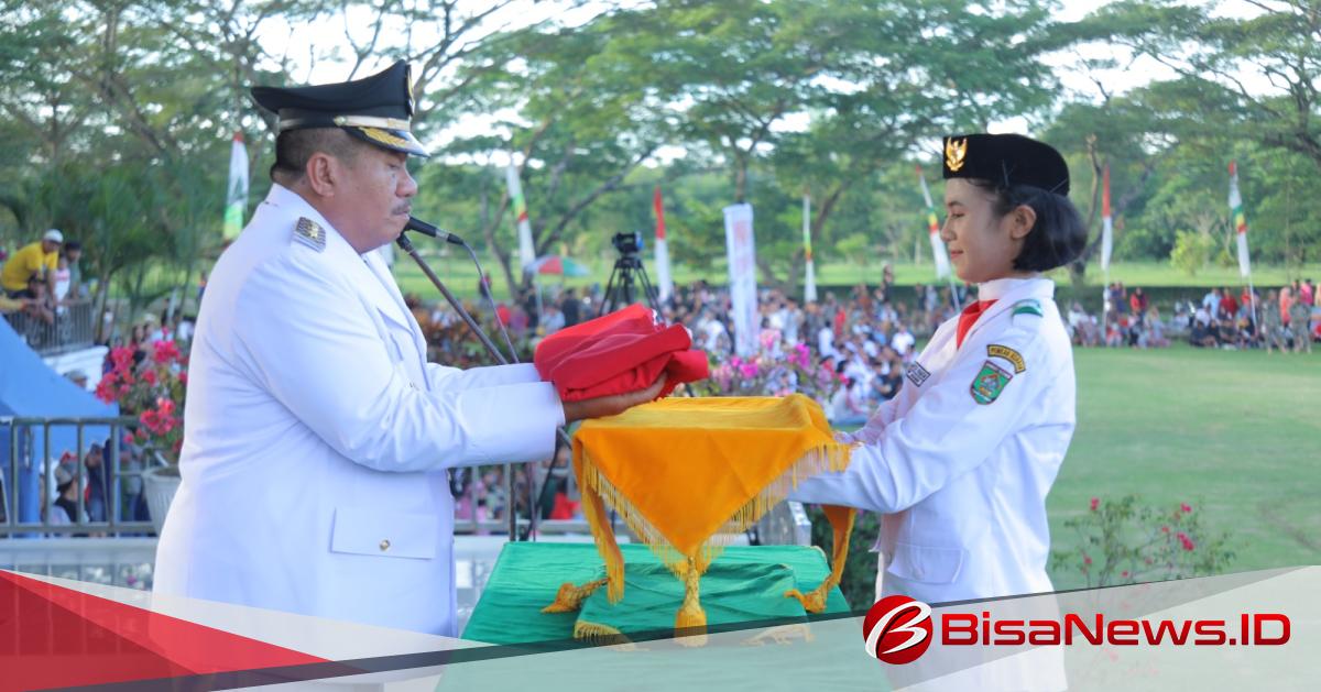 Peringatan HUT RI : Wakil Bupati Asahan Serahkan Sejumlah Penghargaan