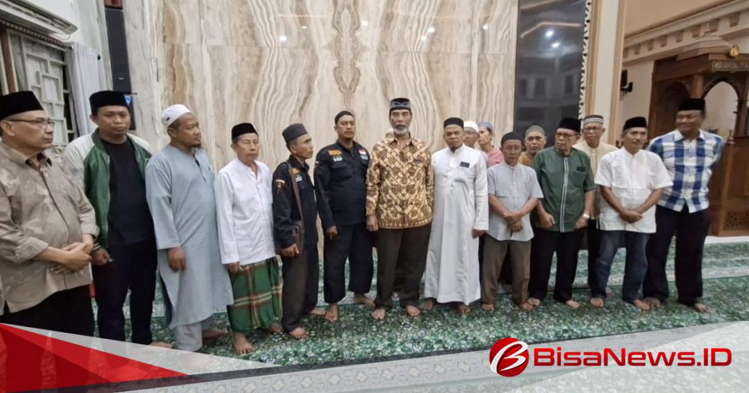 Umat Islam Warning Rico Waas Segera Menutup Penjualan Daging Babi ...